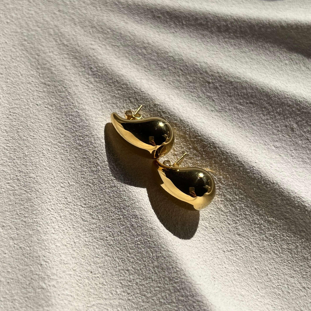 Baddie Beach: 18k Gold Teardrop Earrings – BADDIE BEACH